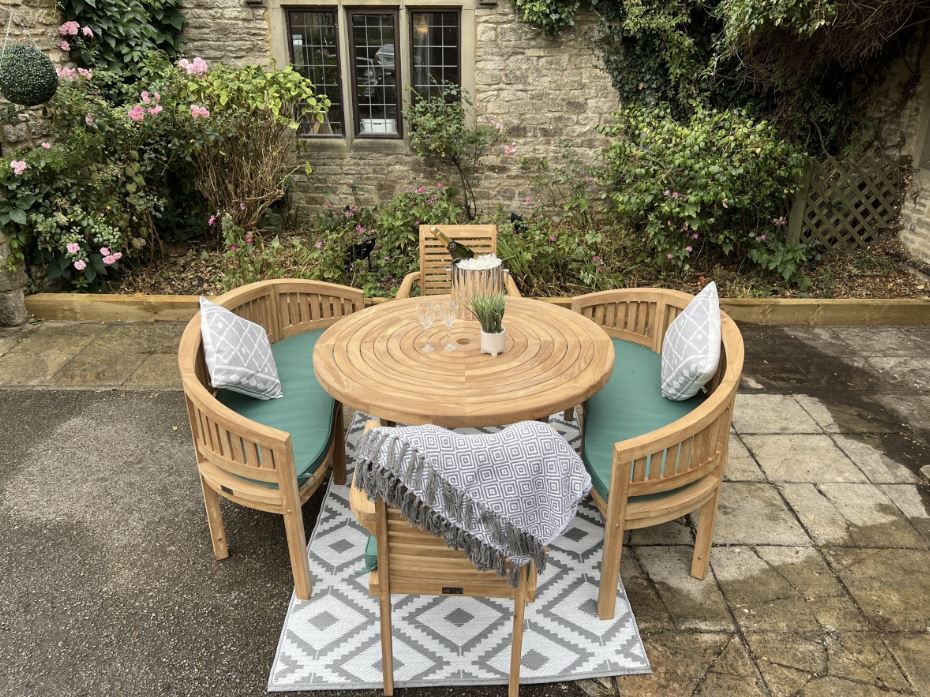 Discover the Charm: Teak Benches for Every Outdoor Space